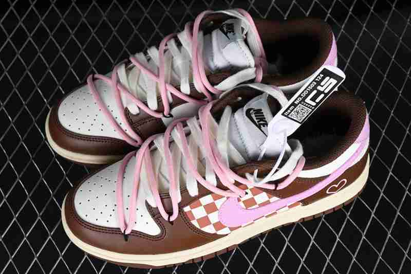 Site Officiel Nike SB Dunk Low Blanc/Brun/Rose DD1503-124